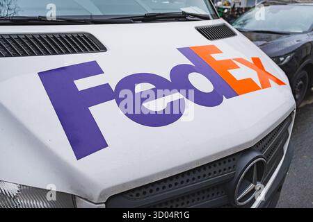 FedEx express parcel delivery company logo and branding on a delivery ...