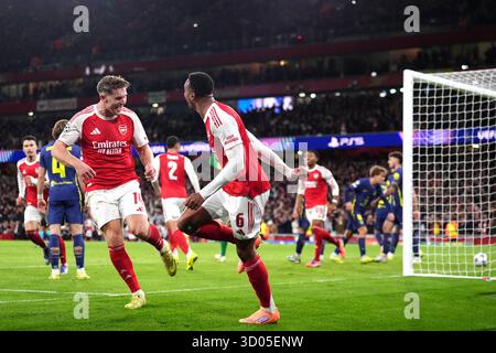 Arsenal's Viktor Gyokeres (left) celebrates scoring their side's second ...