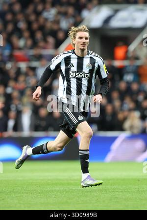 Nick Woltemade of Newcastle United during the Premier League match ...