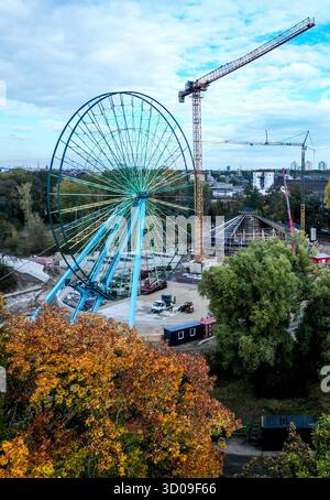 Berlin, Germany. 21st Oct, 2025. The exhibition "Ost West Ost ...