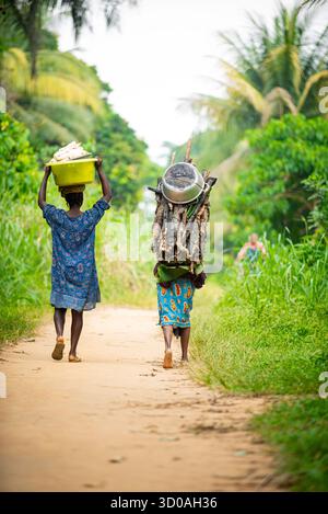 femme autochtones de village monkoto, RDC Stock Photo - Alamy