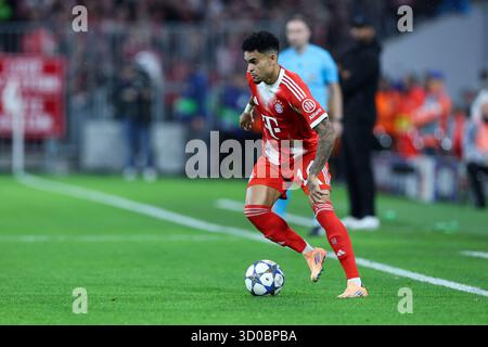 Luis Diaz (FC Bayern Muenchen, #14) jubelt ueber das Tor zum 0:1, FRA ...