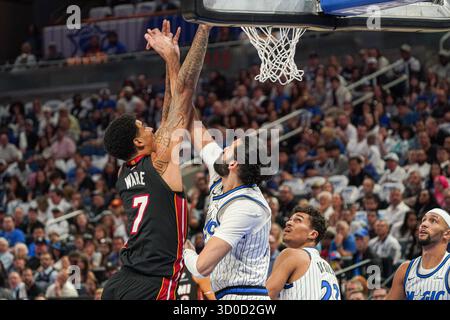 Miami Heat center Kel'El Ware (7) dunks in front of Orlando Magic ...