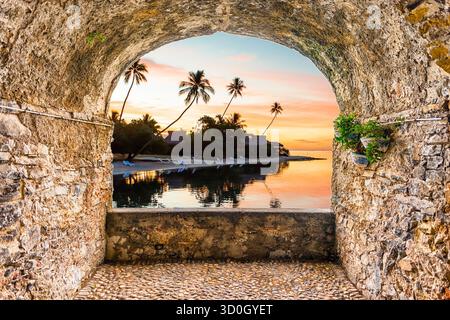 Tropical sunset in Moorea, French Polynesia Stock Photo - Alamy