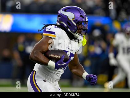 Minnesota Vikings running back Jordan Mason (27) catches a pass during ...