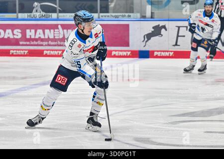 Edwin Tropmann (ERC Ingolstadt #55) has lost his helmet, which is now ...