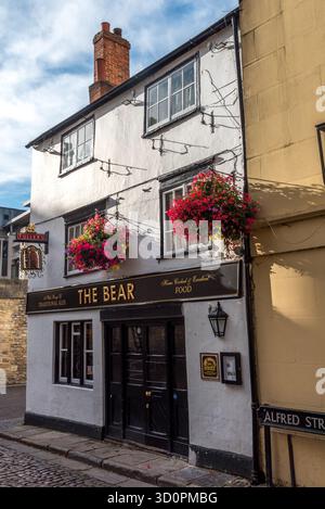 The Bear Inn pub and restaurant, Oxford, UK Stock Photo - Alamy