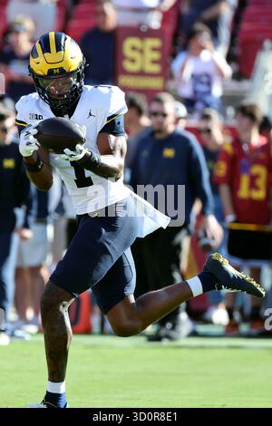 Michigan wide receiver Donaven McCulley reacts after being unable to ...
