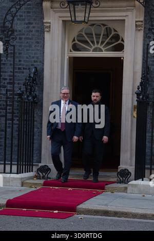 Ukrainian President Volodymyr Zelenskyy meets with British Prime ...