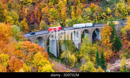 Fischerhäuslebrücke am Albabstieg der Autobahn A8 von Ulm in ...