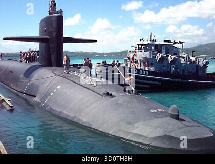 Ohio-class ballistic missile submarine USS Tennessee (SSBN 734) U.S ...