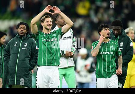 from left: Cameron Puertas, Samuel Mbangula (Bremen) Bremen, January 16 ...