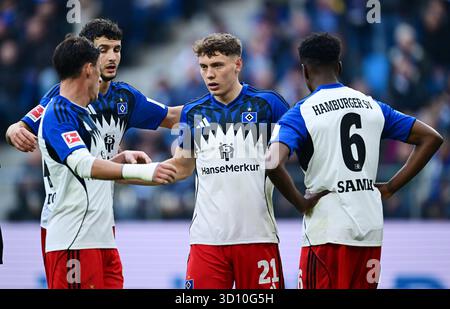 from left: Nicolas Capaldo, Nicolai Remberg (HSV Hamburg) FC Augsburg ...