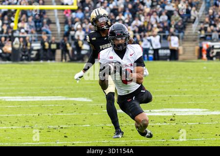 Rutgers wide receiver Kj Duff (8) makes a one-handed catch in front of ...
