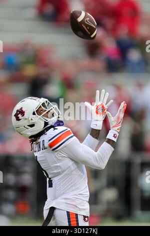 Auburn wide receiver Eric Singleton Jr. (1) tries to shake Arkansas ...