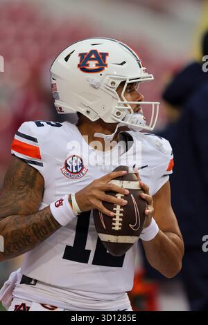 Auburn quarterback Ashton Daniels (12) carries the ball during the ...
