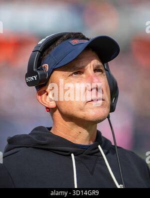 Chicago Bears defensive coordinator Dennis Allen walks on the sidelines ...