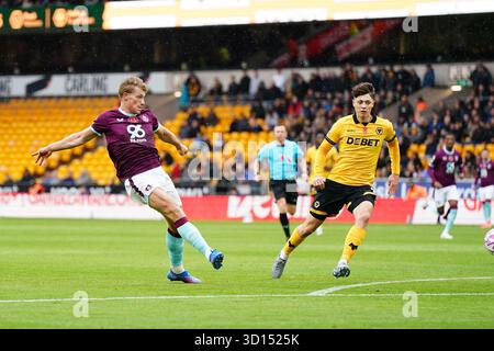 Burnley’s Zian Flemming (left) scores their side's first goal of the ...