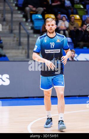 Till Pape (Frankfurt Skyliners, #19), Demarcus Demonia (BMA365 Bamberg ...