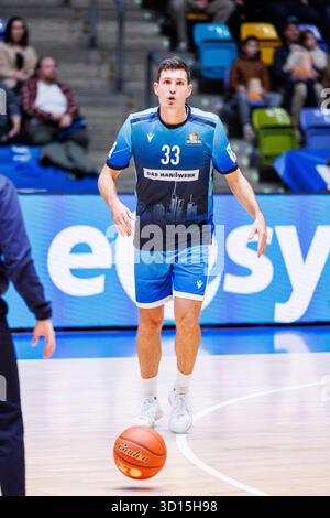 Ryan Hawkins (Frankfurt Skyliners, #33) cannot get past Kur Jongkuch ...