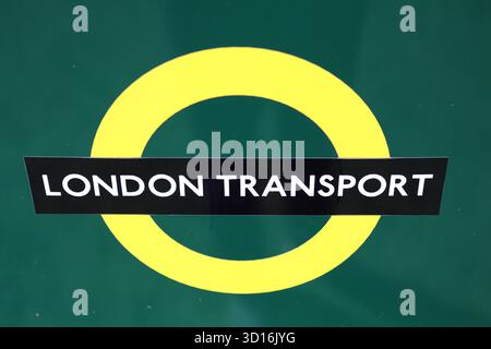 London Transport vintage bus roundel logo Stock Photo - Alamy