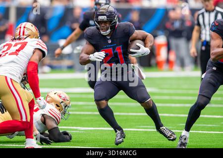 Houston Texans running back Nick Chubb (21) runs the ball during an NFL ...