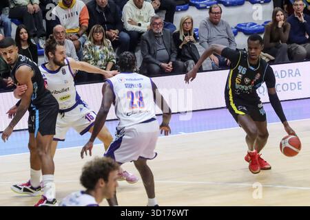 Ousmane N'Diaye (Vanoli Cremona) during Vanoli Basket Cremona vs ...