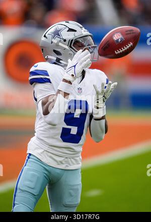 Dallas Cowboys wide receiver Kavontae Turpin (9) warms up before an NFL ...