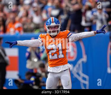 Denver Broncos cornerback Riley Moss (21) in the first half of an NFL ...