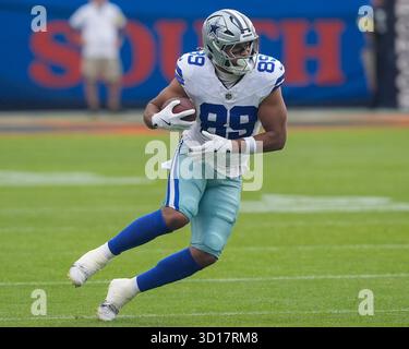 Dallas Cowboys tight end Brevyn Spann-Ford (89) warms up before an NFL ...