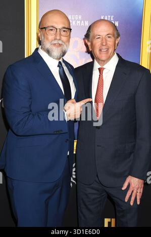 John Davis bei der Premiere des Kinofilms Predator: Badlands im TCL ...