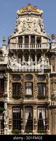 Baroque guild house of river boatmen (Le Cornett, the cornucopia) at ...