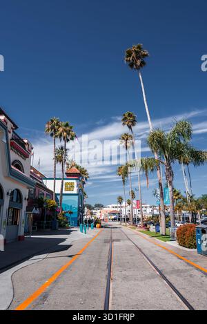 Palm lined promenade to Santa Cruz Beach Boardwalk, California Stock ...