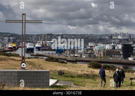 Views of Aberdeen Harbour and the port, with offshore supply vessels in ...