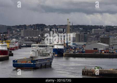 Views of Aberdeen Harbour and the port, with offshore supply vessels in ...