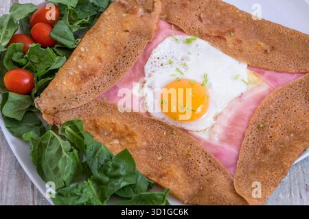 Galette with fried egg and ham Stock Photo - Alamy
