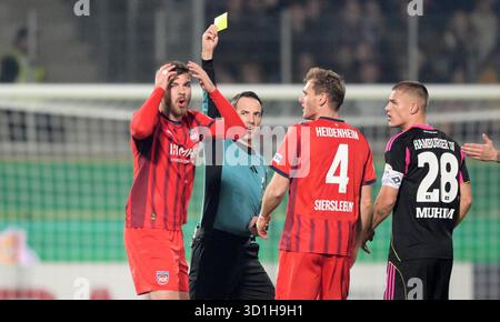 From left: referee Benjamin Brand, Mathias Pereira Lage (St. Pauli ...