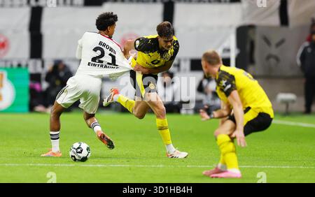 from left: Nathaniel Brown (Frankfurt), Yukinari Sugawara Bremen ...