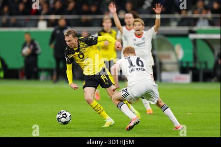 from left: Hugo Larsson (Frankfurt), Felix Nmecha Frankfurt, January 9 ...