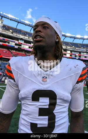 Cleveland Browns wide receiver Jerry Jeudy (3) warms up prior to the ...