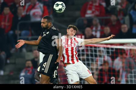 left to right: Jonathan Tah (Bayern), referee Florian Badstuebner ...