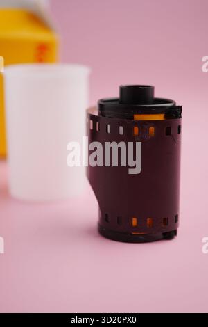 retro camera pink vintage on pink background Stock Photo - Alamy