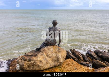 The mermaid sculpture on Folkestone's sunny sands beach Stock Photo - Alamy