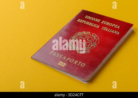 Italy passport for travelling, flying and doing business. Italian ...