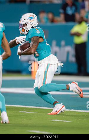 Miami Dolphins running back Ollie Gordon ll (0) runs drills during an ...