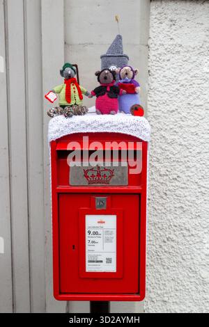 Knitted postbox cover Stock Photo - Alamy