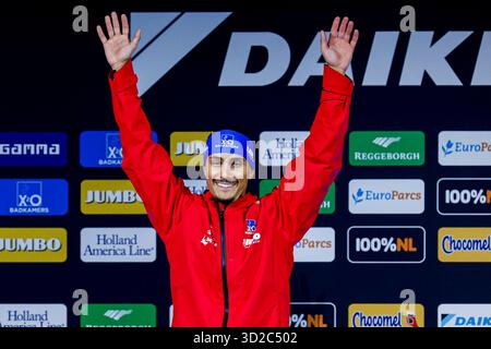 HEERENVEEN - Sebas Diniz during the men's 500m on the second day of the ...
