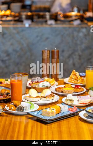 Breakfast buffet with fresh juices Stock Photo - Alamy