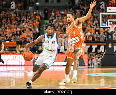 Isaiah Swope (Frankfurt Skyliners, #01), before the game starts, BMA365 ...