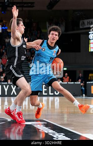 Bamberg, Deutschland 2. 01. 2026 Im Bild: Reifenspuren sind auf einer ...